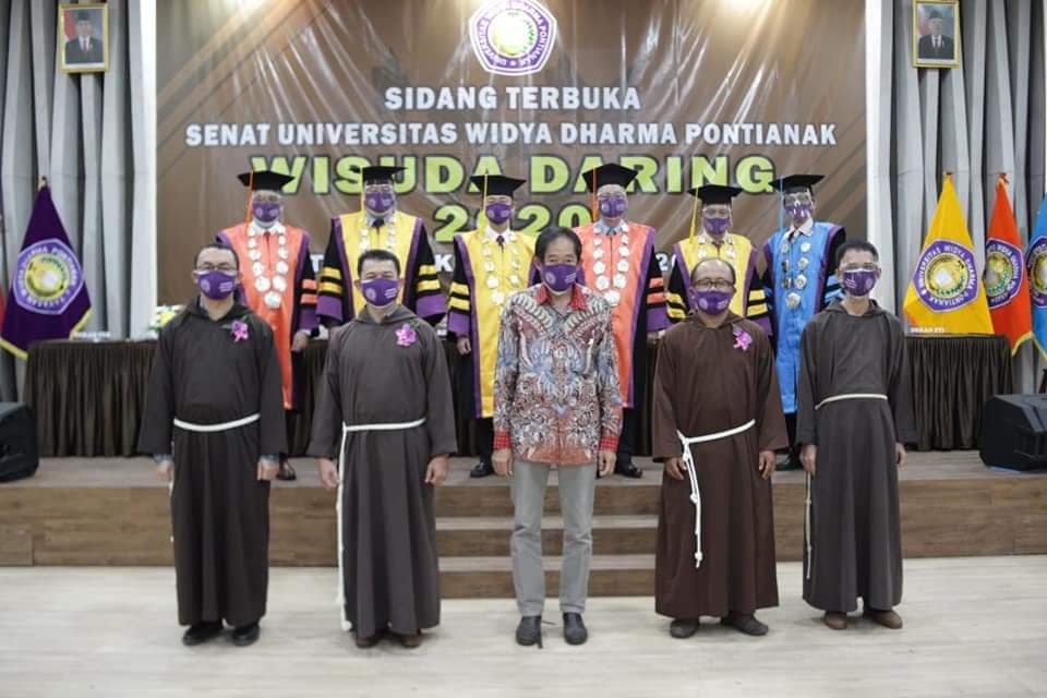 Universitas Widya Dharma Pontianak Gelar Wisuda Virtual Pertama di ...