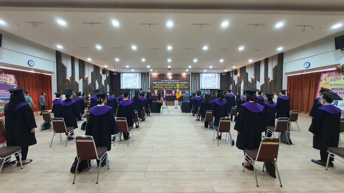 Wisuda Mahasiswa UWDP 2021 - Fakultas Ekonomi dan Bisnis – Universitas ...