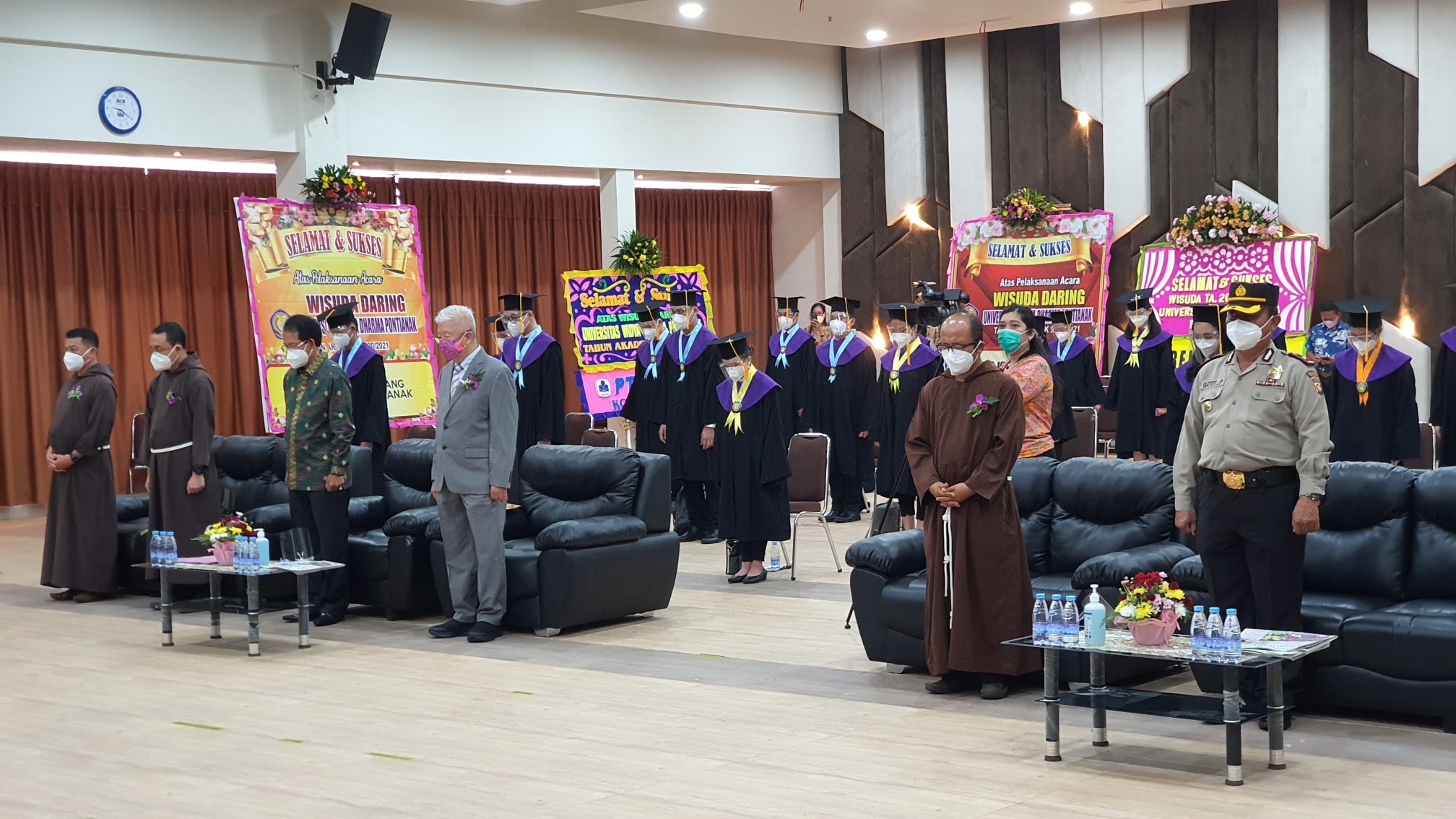 Wisuda Mahasiswa UWDP 2021 - Fakultas Ekonomi dan Bisnis – Universitas ...